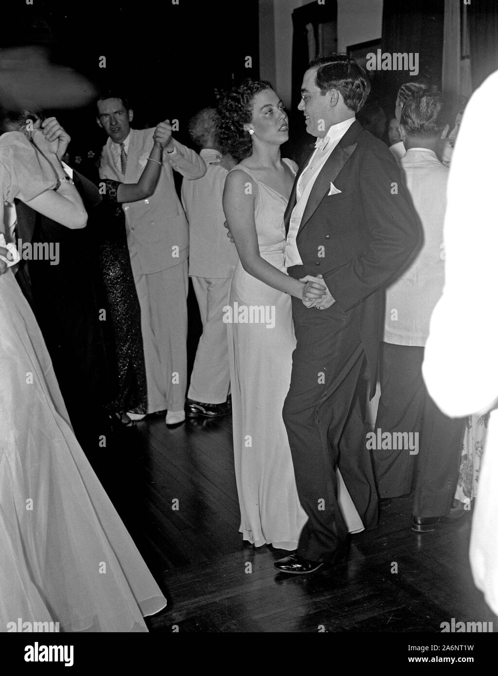 1930s couple dancing hi-res stock photography and images - Alamy