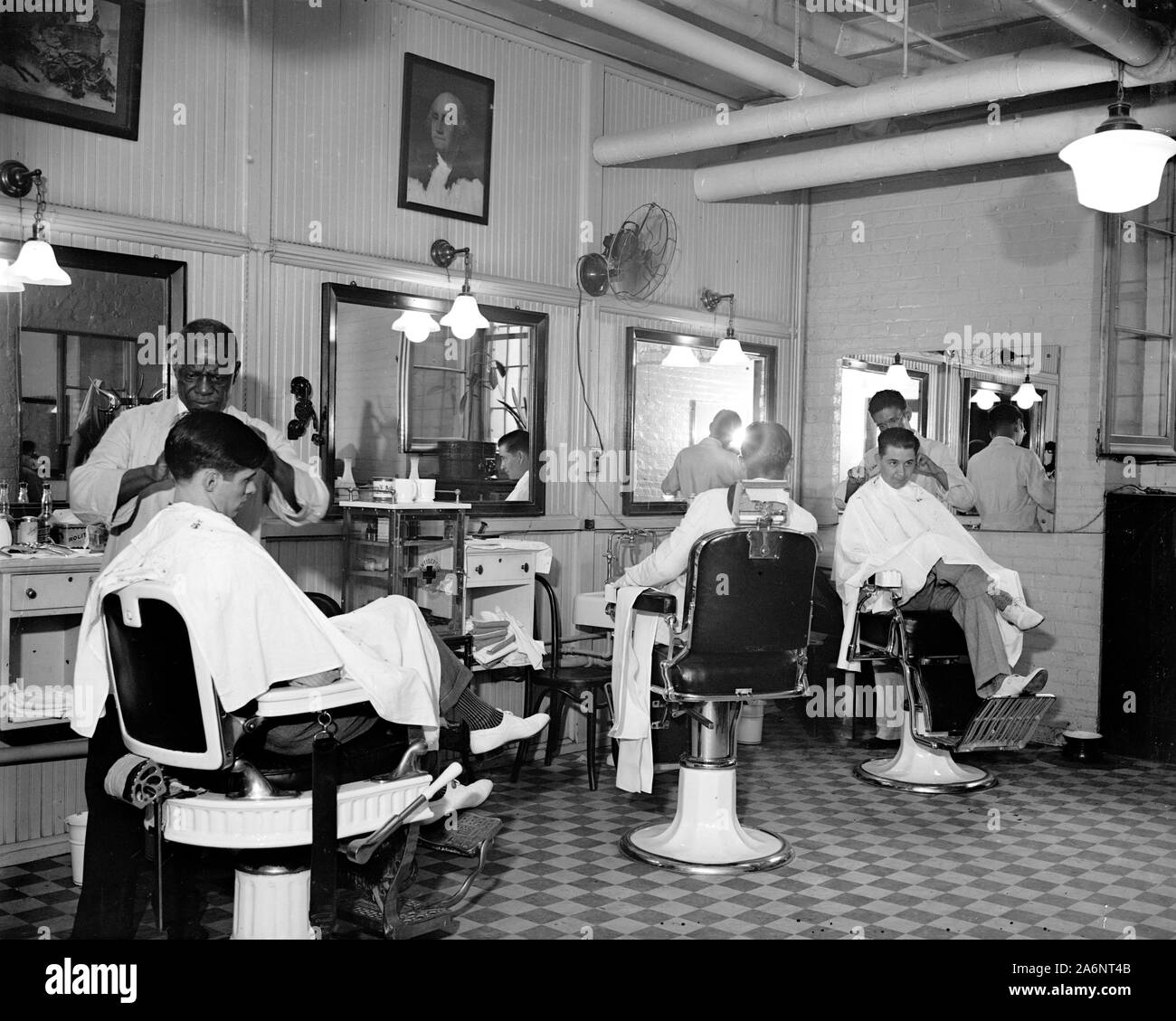 1930s barber shop hi-res stock photography and images - Alamy