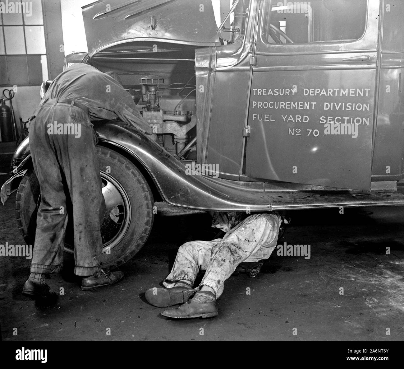 1930s mechanics hi-res stock photography and images - Alamy