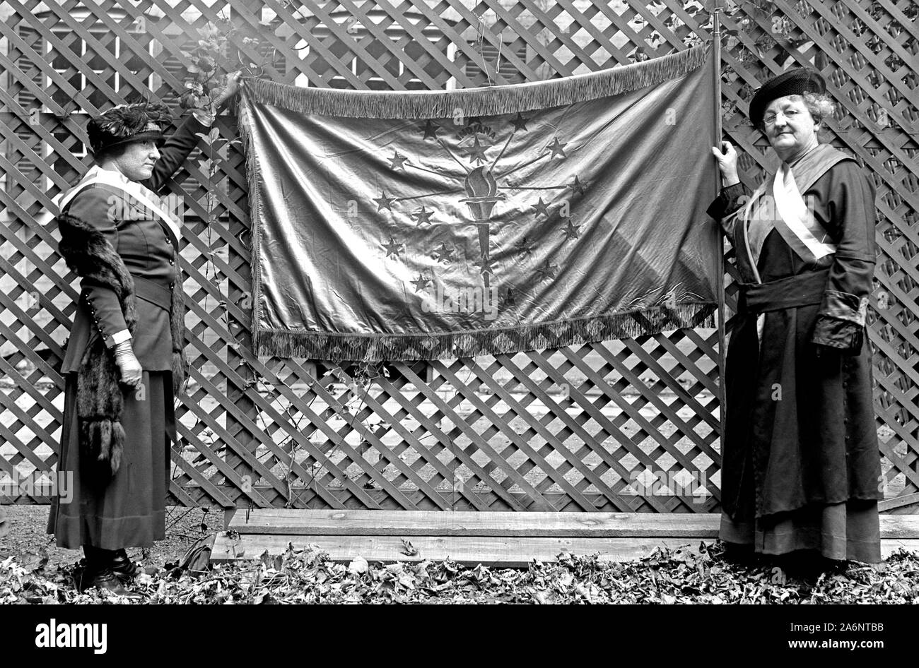 Woman suffragettes 1910s hi-res stock photography and images - Alamy