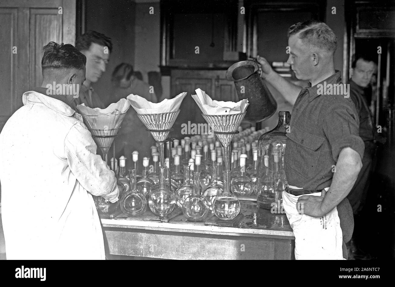 U.S. Army Medical School - Typhoid Vaccine ca. 1917 Stock Photo - Alamy