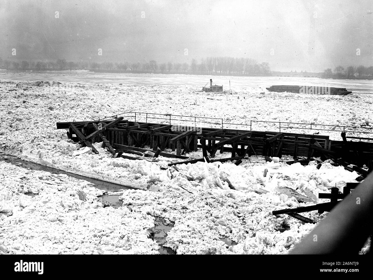 Early 1900s potomoc river ice jam hi-res stock photography and images ...