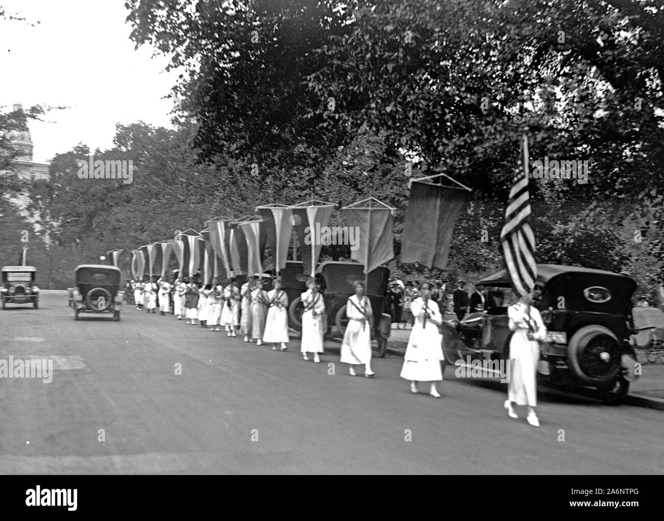 Woman Suffrage Movement - Suffragettes with banners in Washington D.C ...