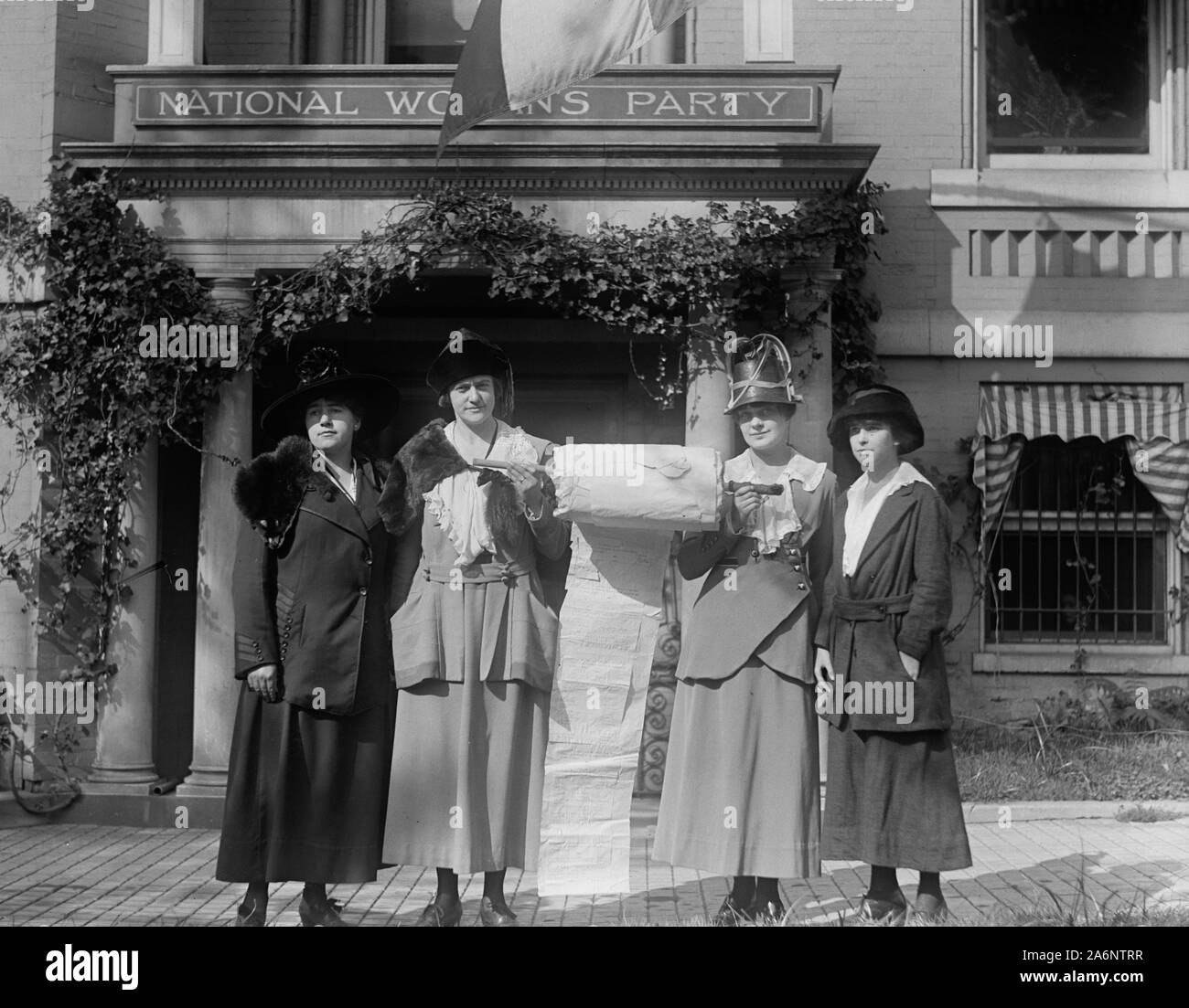 1910s woman suffrage movement hi-res stock photography and images - Alamy