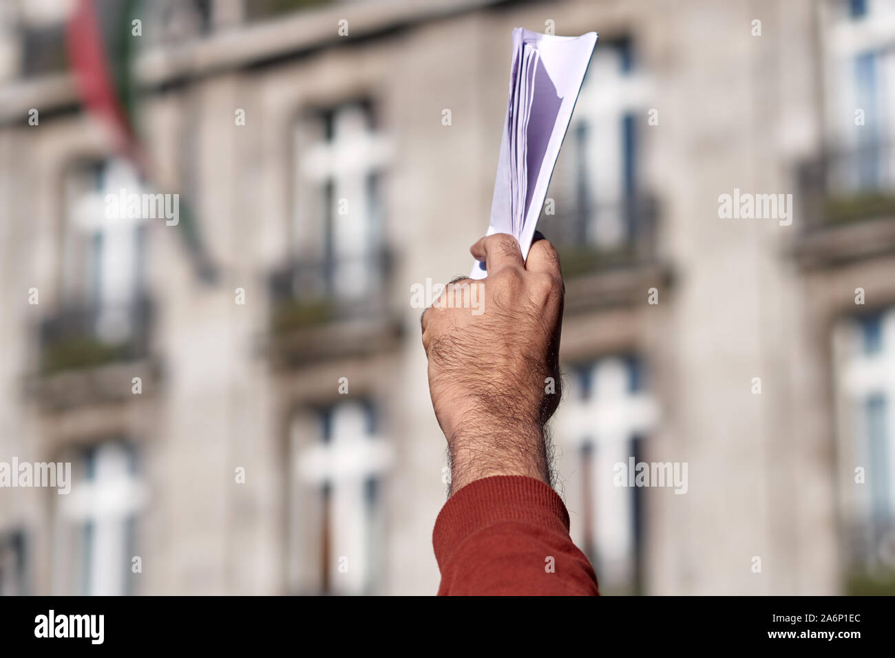 Hand showing direction with paper Stock Photo - Alamy