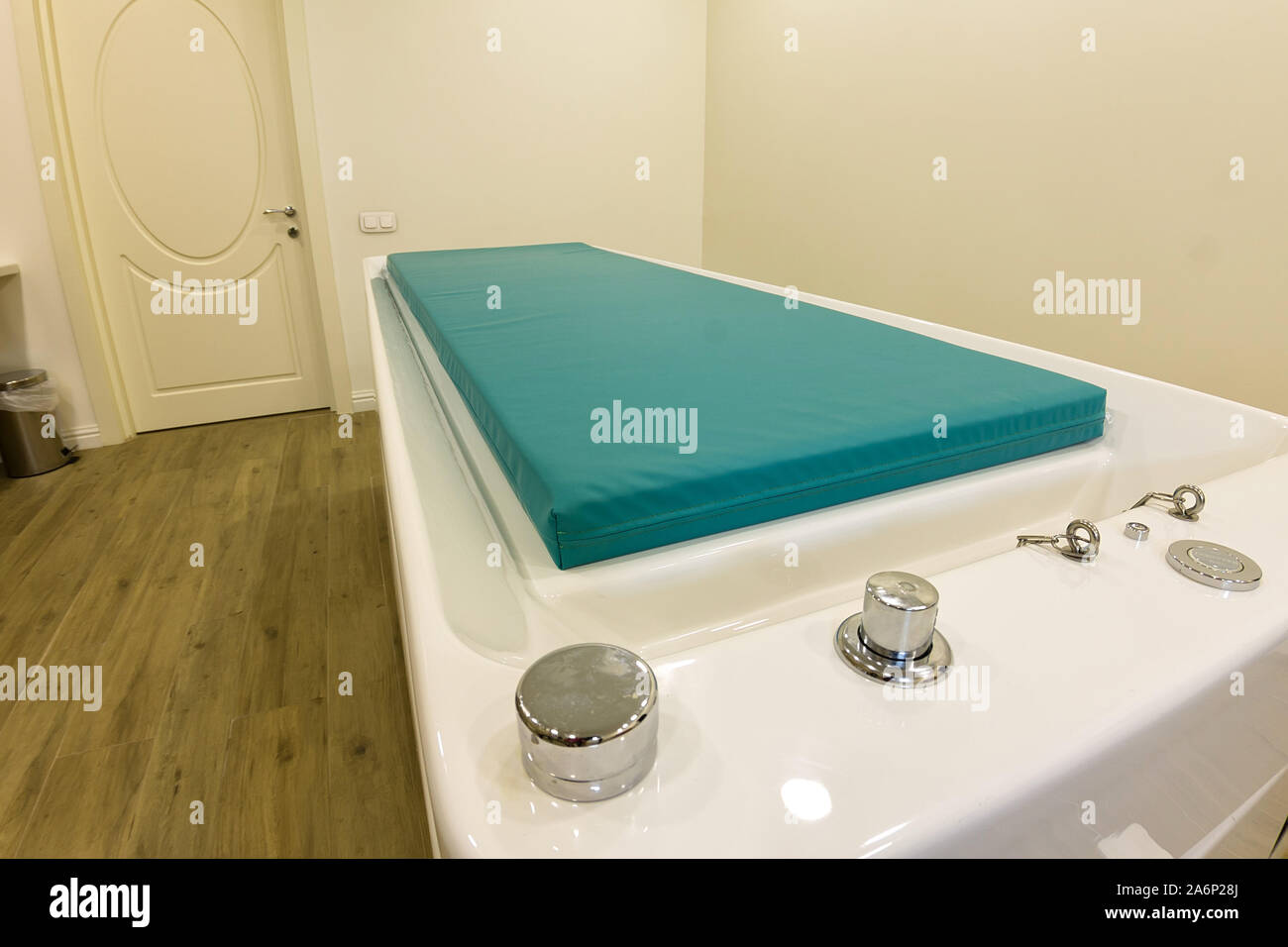 Bed bath hospital hi-res stock photography and images - Alamy