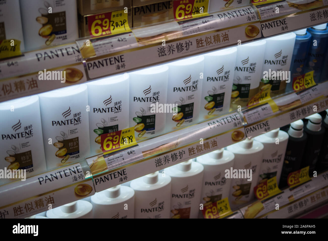 Pantene pro-V in China : Shampoo products in chinese supermarket ...
