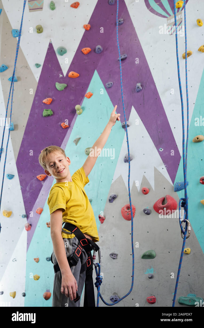 Child standing in front wall hi-res stock photography and images - Alamy