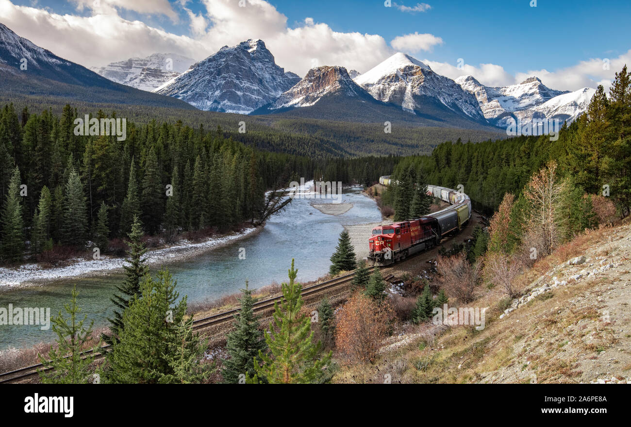 A train in Morant's Curve in Banff Canada Stock Photo - Alamy