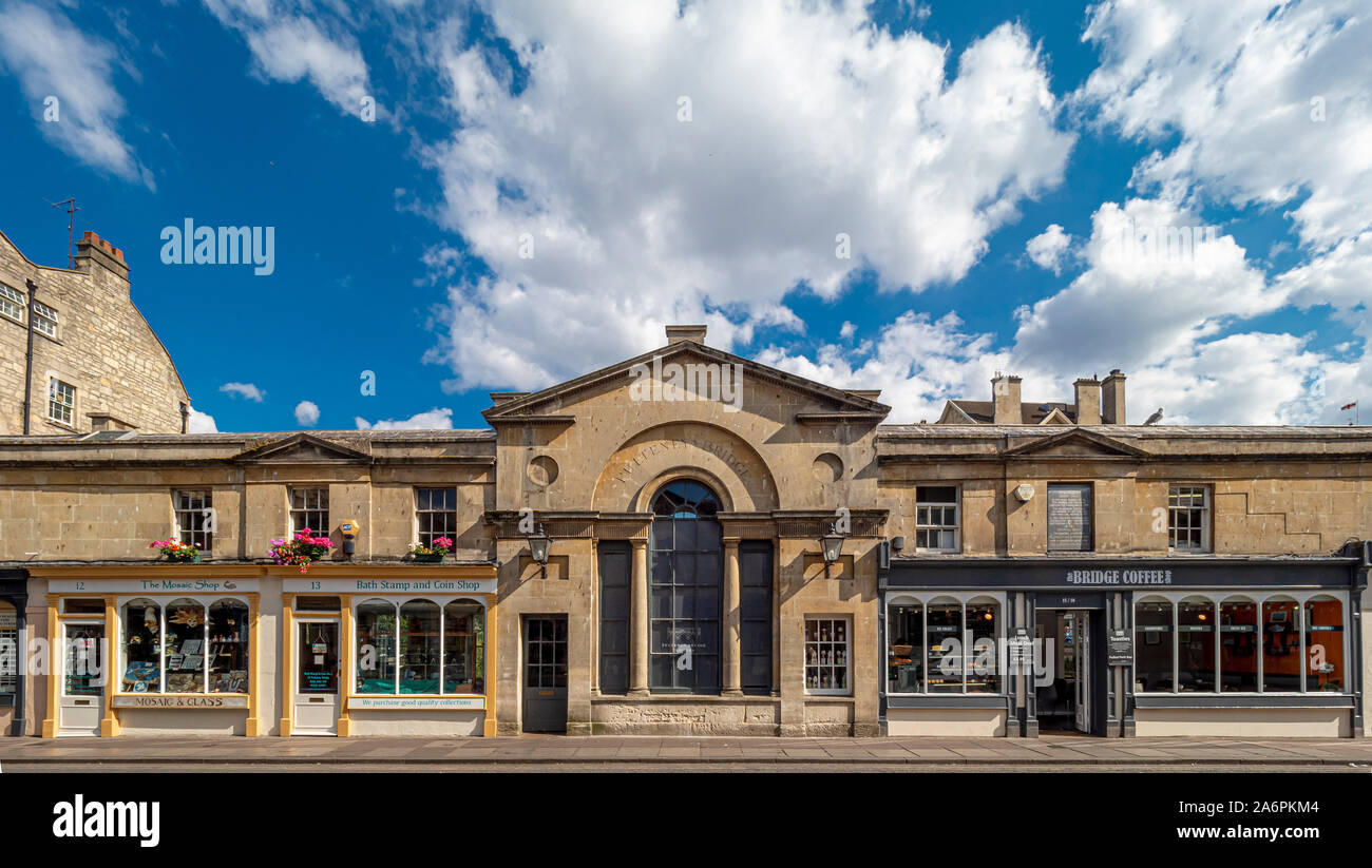 Shops built on Pulteney Bridge, Bath, Somerset, UK Stock Photo - Alamy