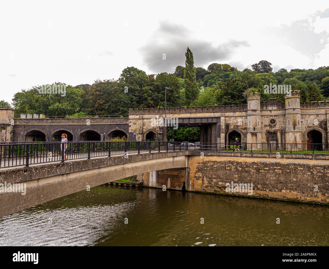 Churchill footbridge crossing the river Avon in Bath with St James ...