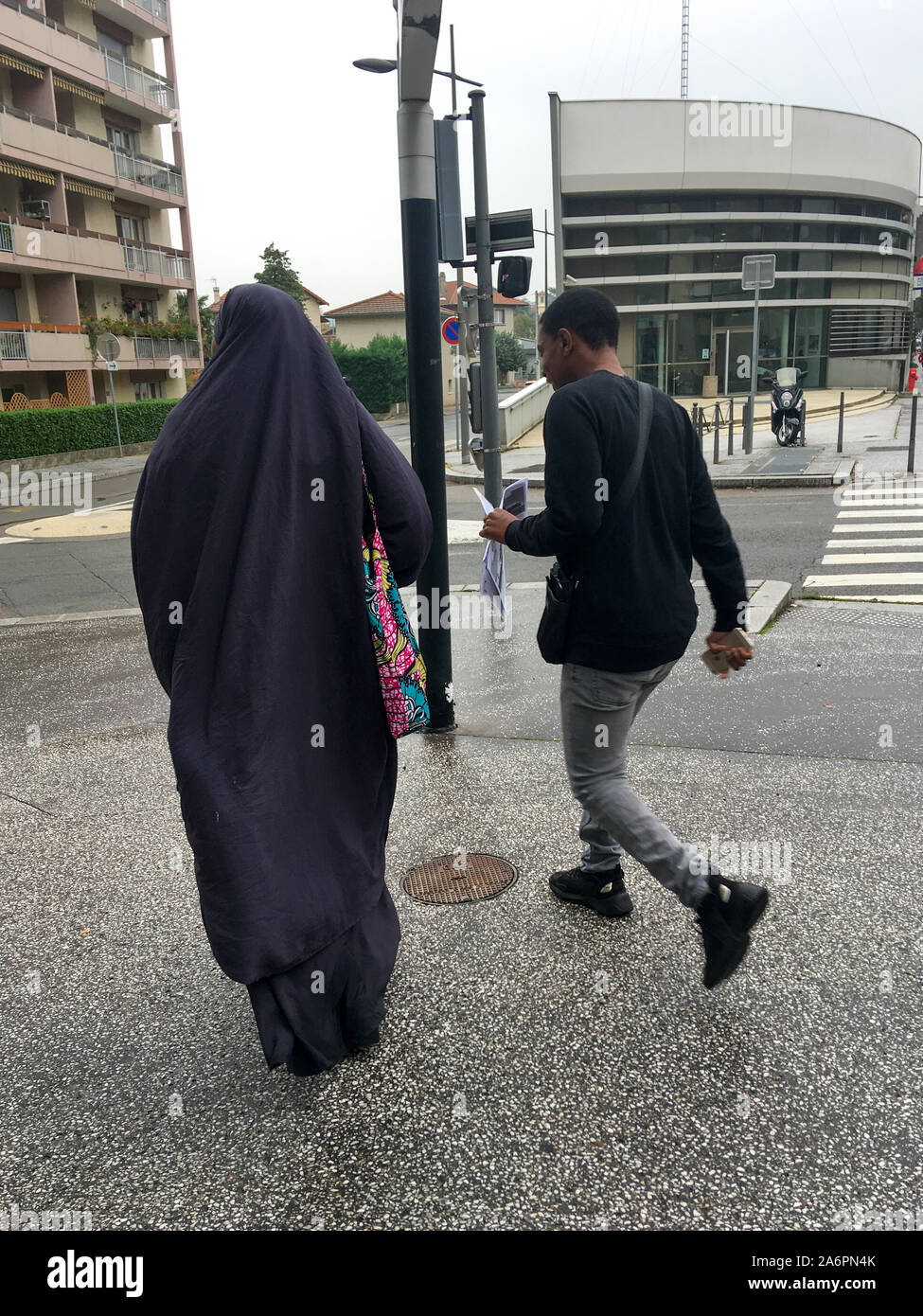 Muslim couple rear view hi-res stock photography and images - Alamy