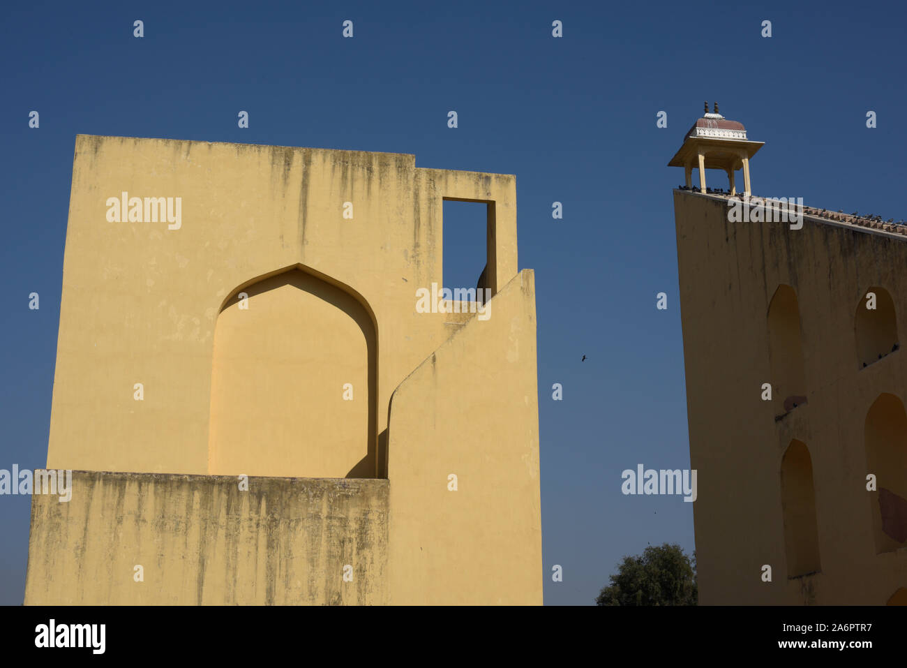 Kachwaha rajput king sawai jai singh ii hi-res stock photography and ...