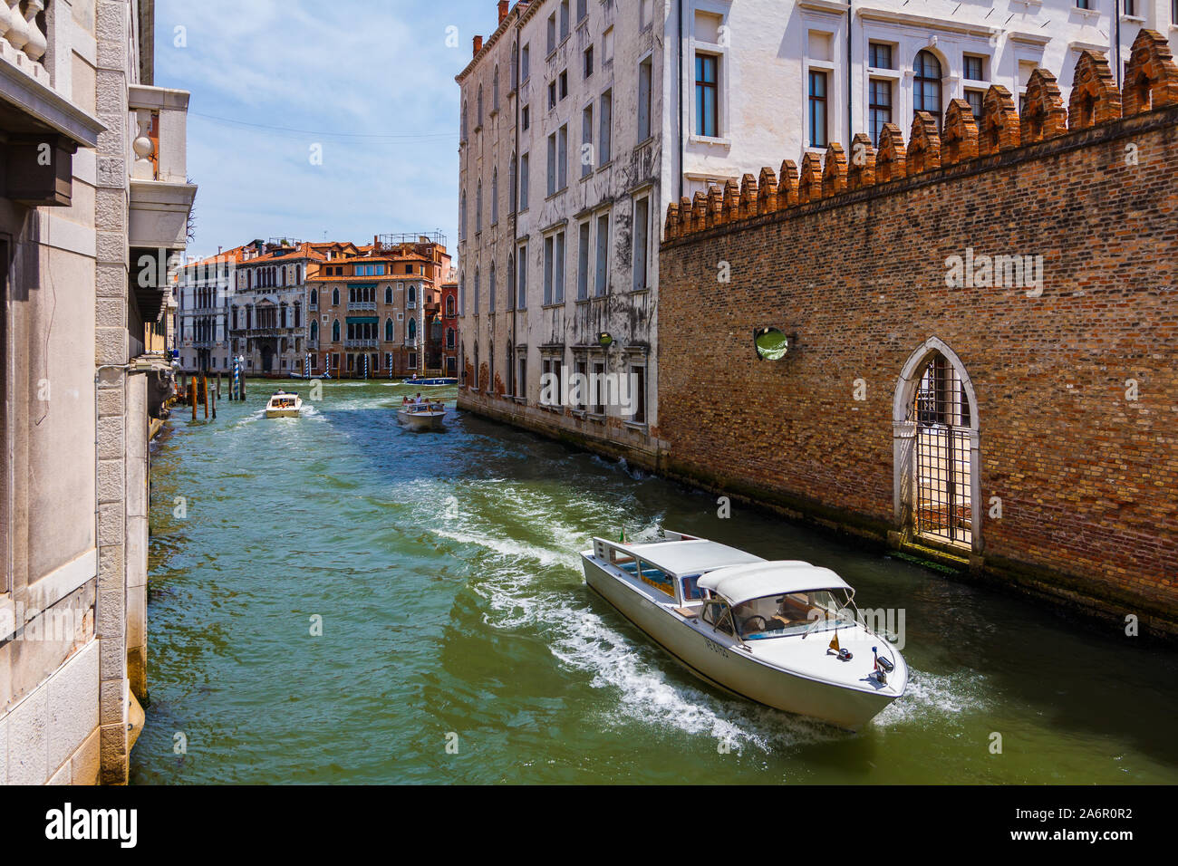 Bridge canal scenic architecture hi-res stock photography and images ...