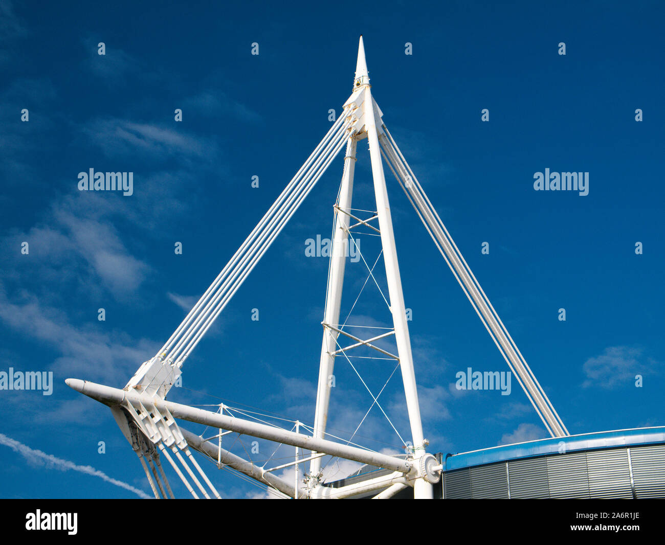 Cantilever truss hi-res stock photography and images - Alamy