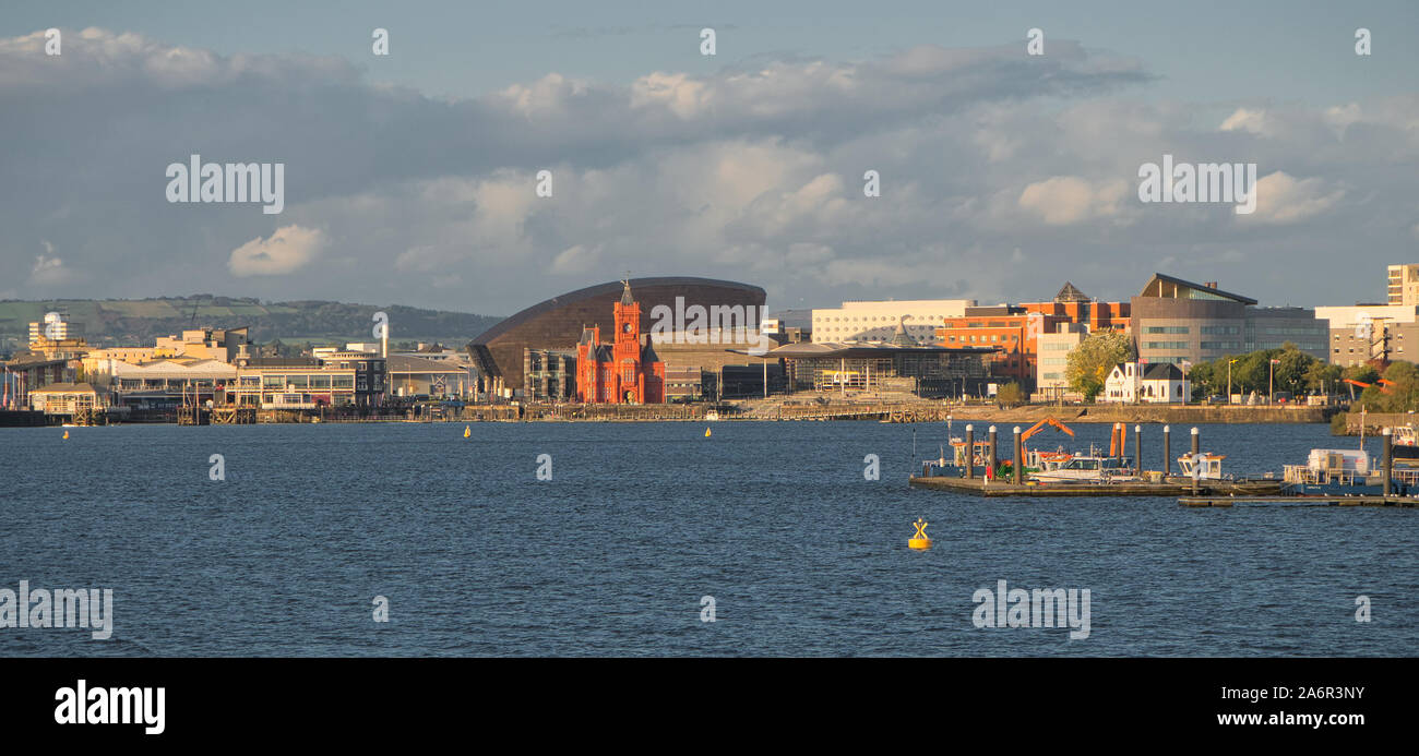 Cardiff skyline hi-res stock photography and images - Alamy