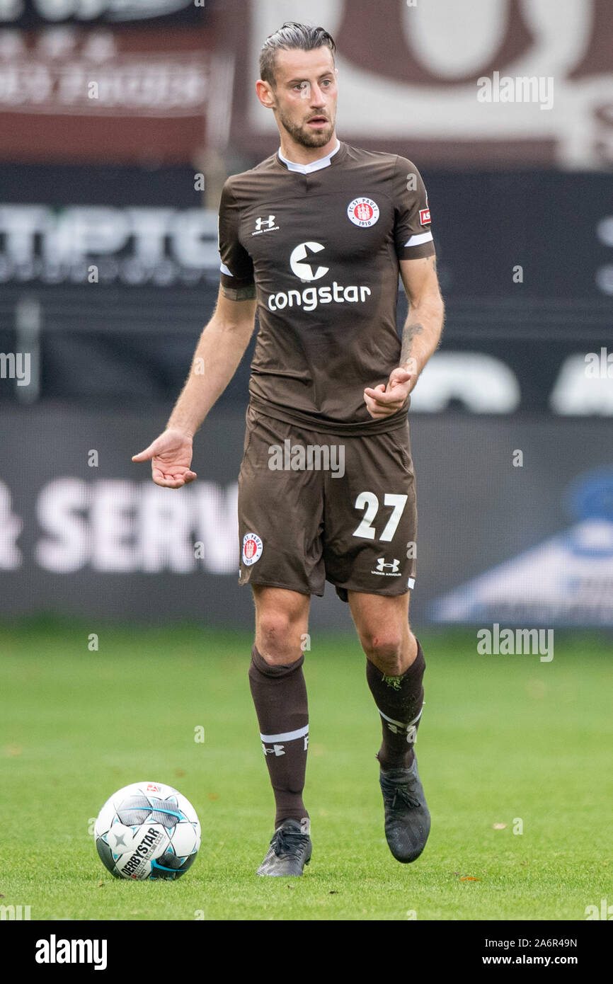 Jan-Philipp KALLA (St. Pauli) with Ball, single action with ball ...
