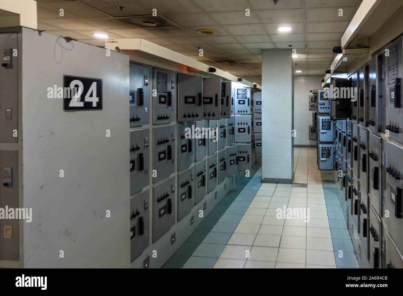Coin locker hi-res stock photography and images - Alamy