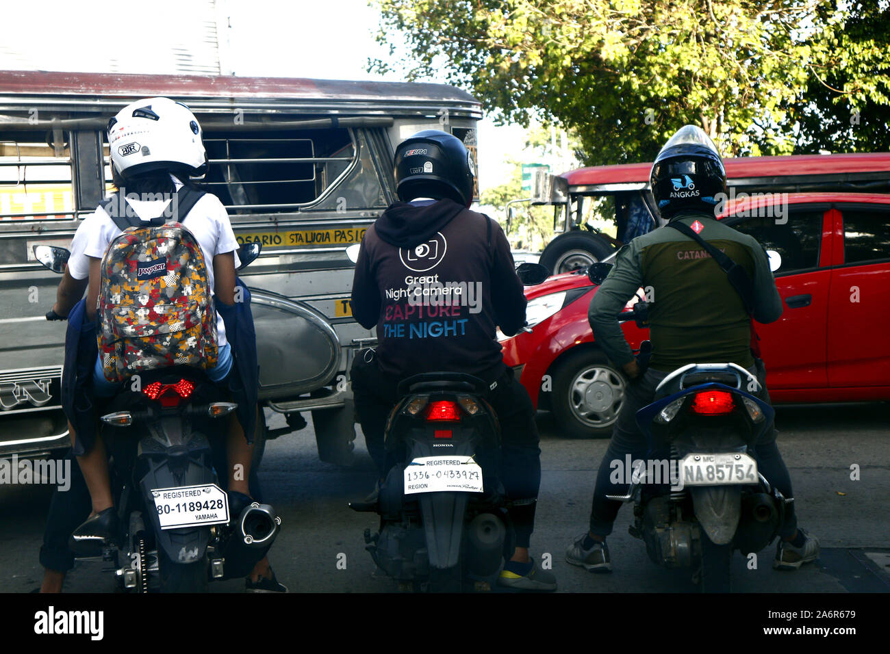 Traffic intersection city manila hi-res stock photography and images ...