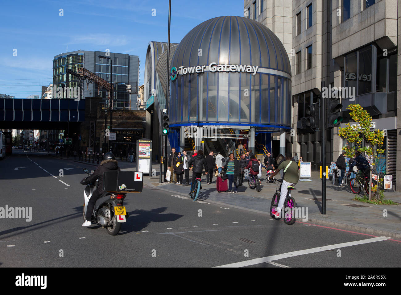 London gateway terminal hi-res stock photography and images - Alamy