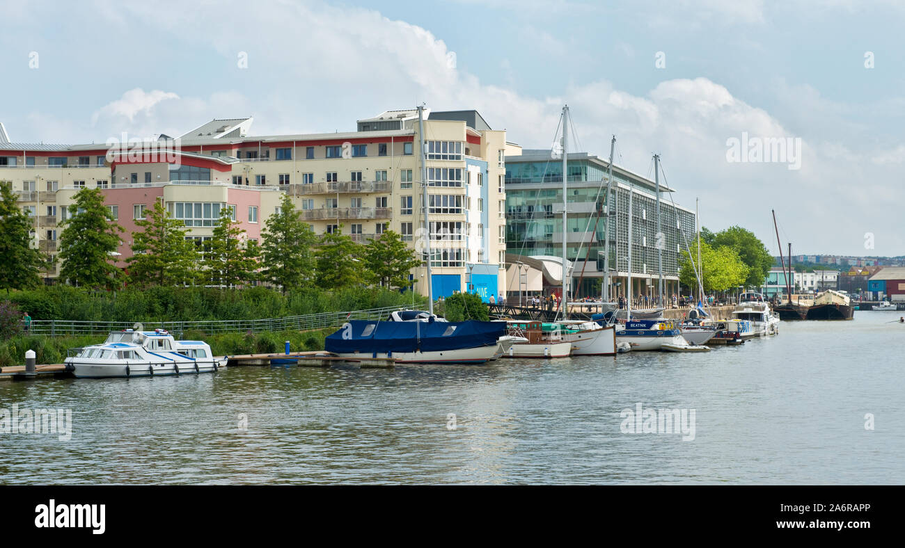 City quay residential hi-res stock photography and images - Alamy