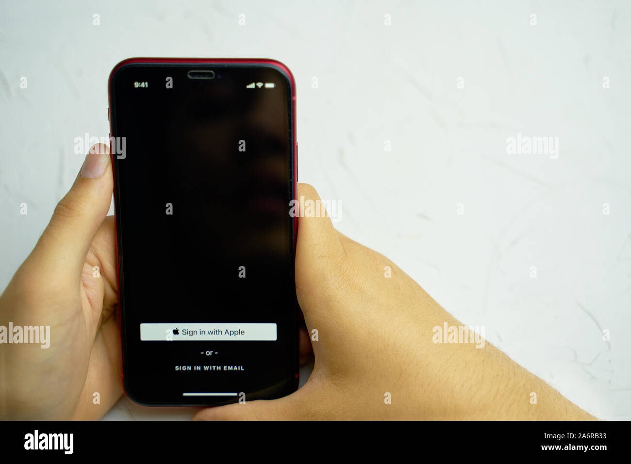 Apple id computer login screen hi-res stock photography and images - Alamy
