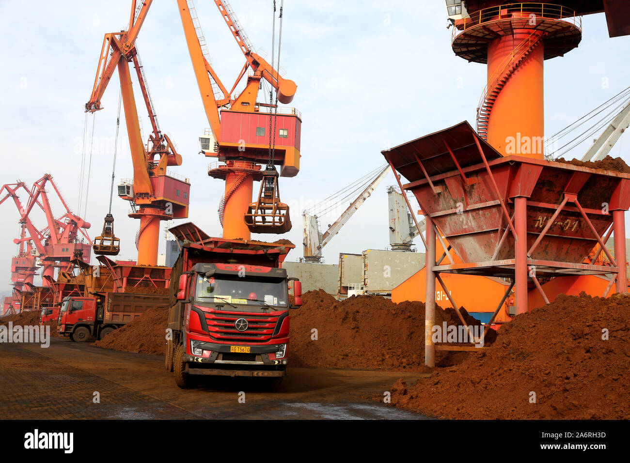 Crane Grab High Resolution Stock Photography and Images - Alamy