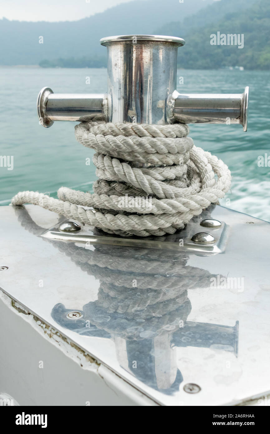 Mooring post on small boat on beautiful green water Stock Photo - Alamy