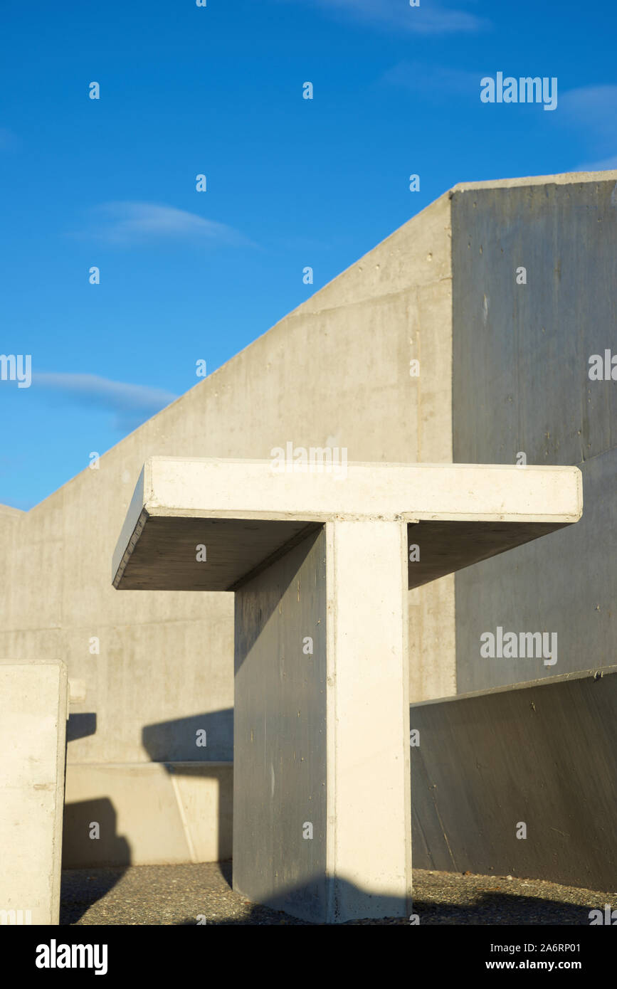 Concrete benches hi-res stock photography and images - Alamy