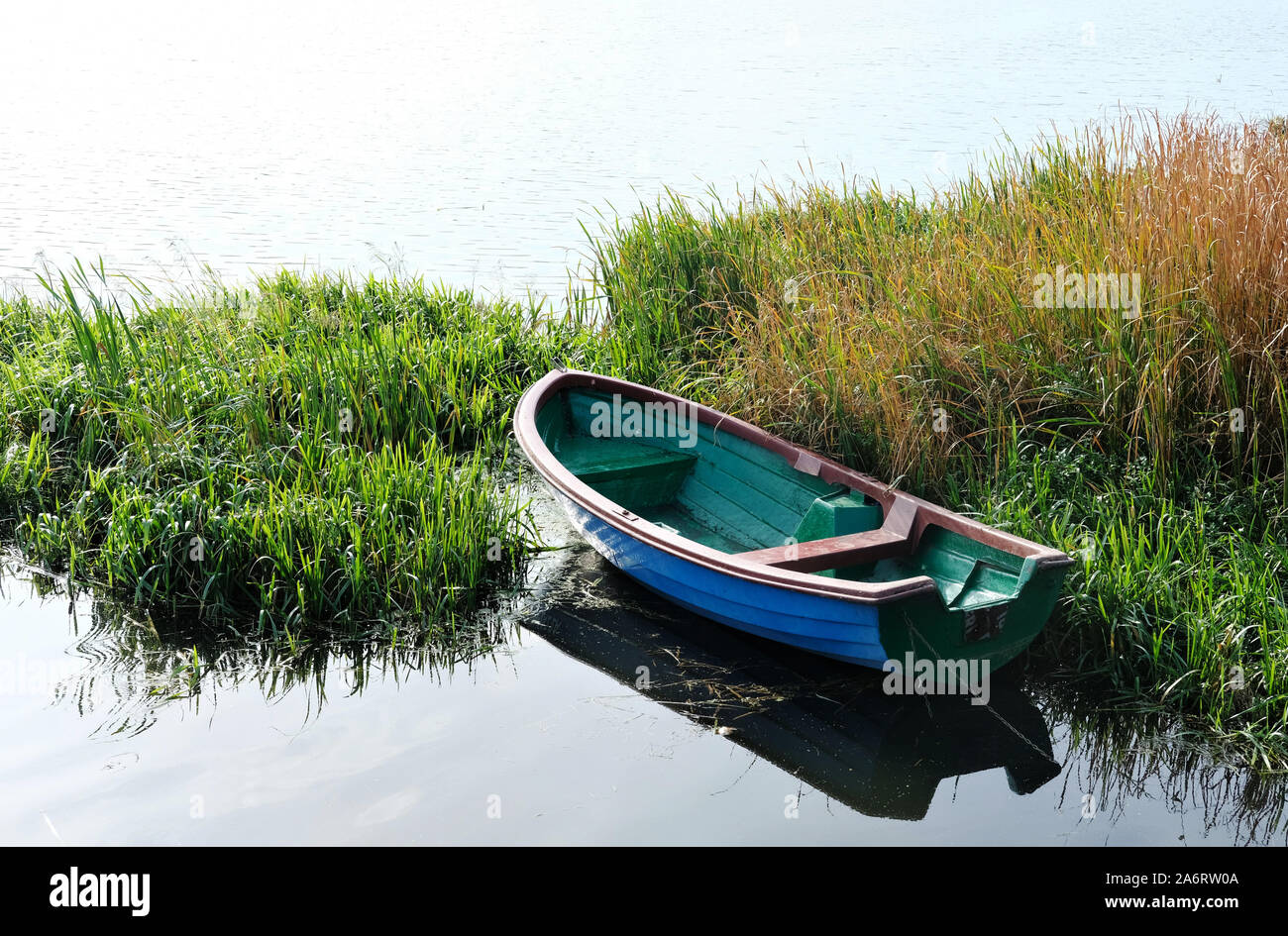 Empty lake hi-res stock photography and images - Alamy