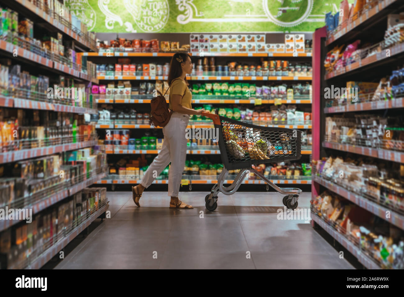 Grocery cart arrangement hi-res stock photography and images - Alamy