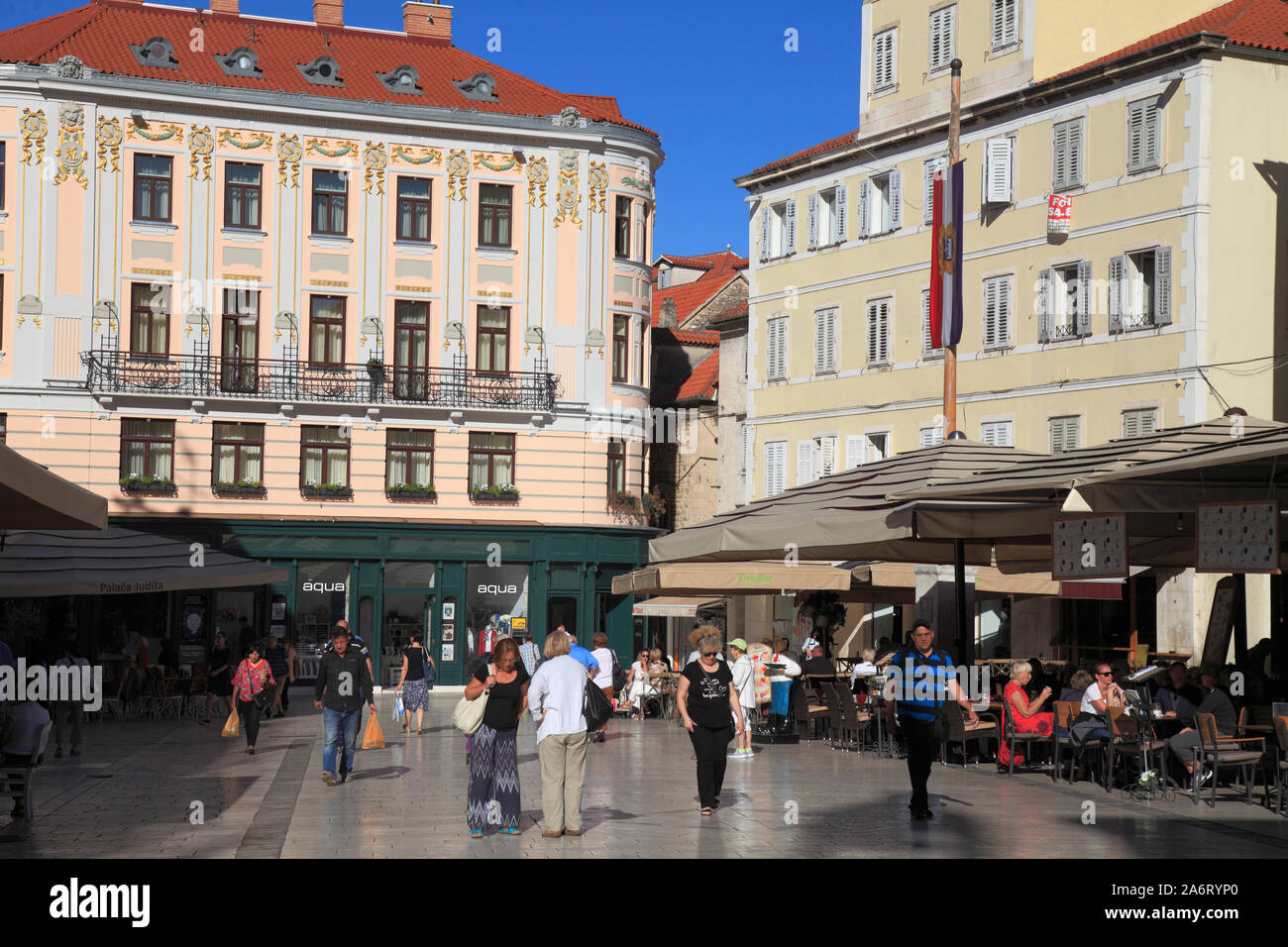 Croatia, Split, Pjaca, Narodni Trg, People's Square, street scene ...