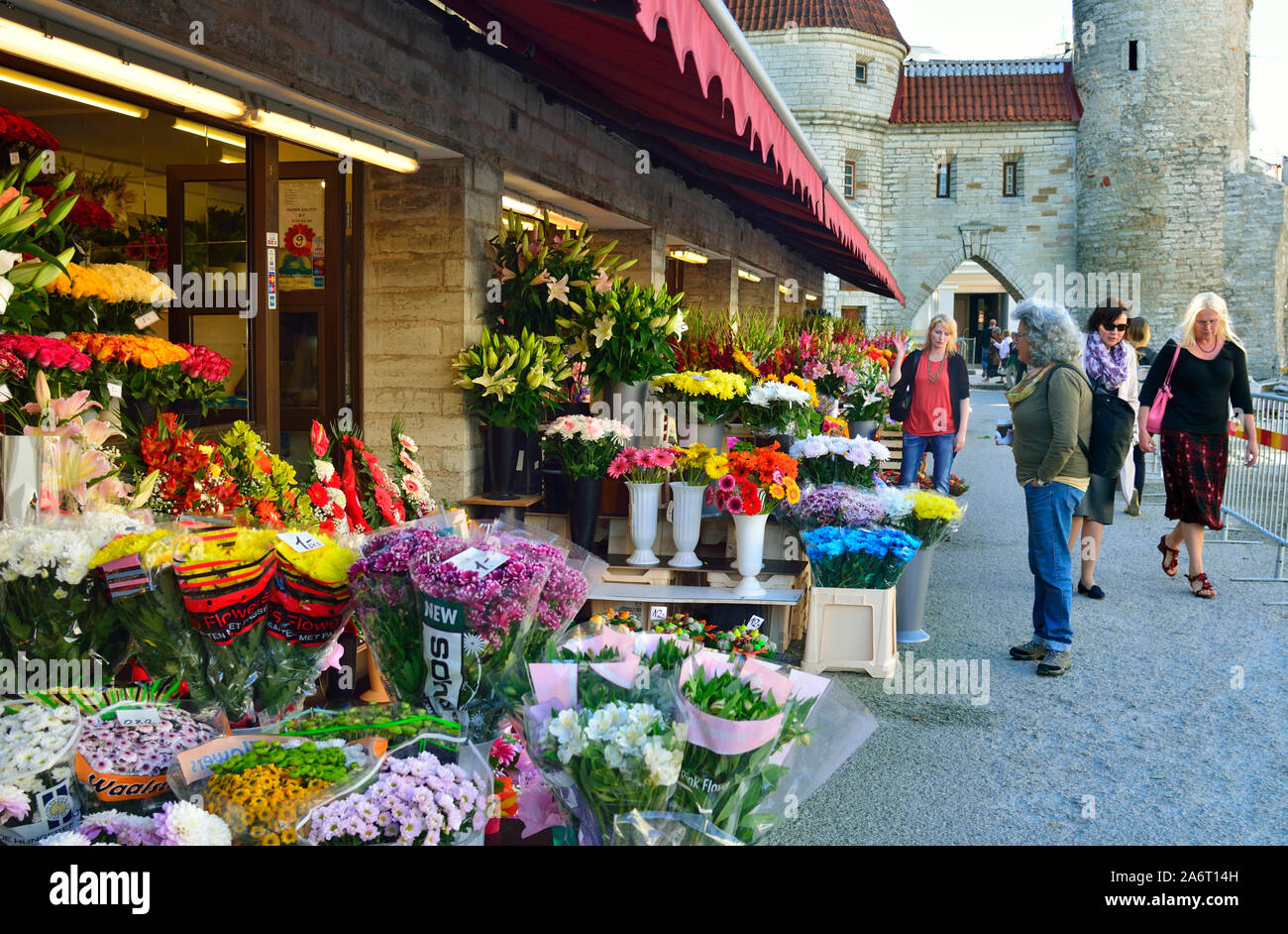 Old world flowers hi-res stock photography and images - Alamy