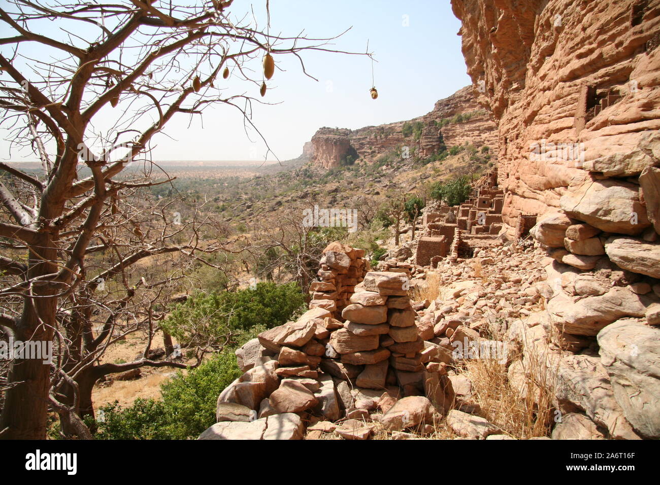Dogon country, Bandiagara escarpment, village of Banani Amou Stock ...