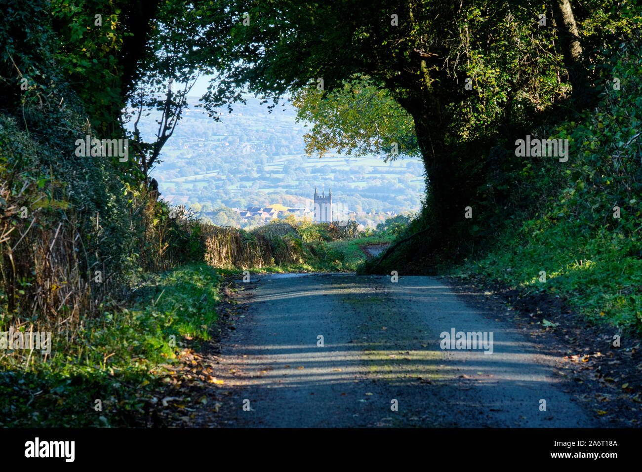 Middle of road hi-res stock photography and images - Alamy