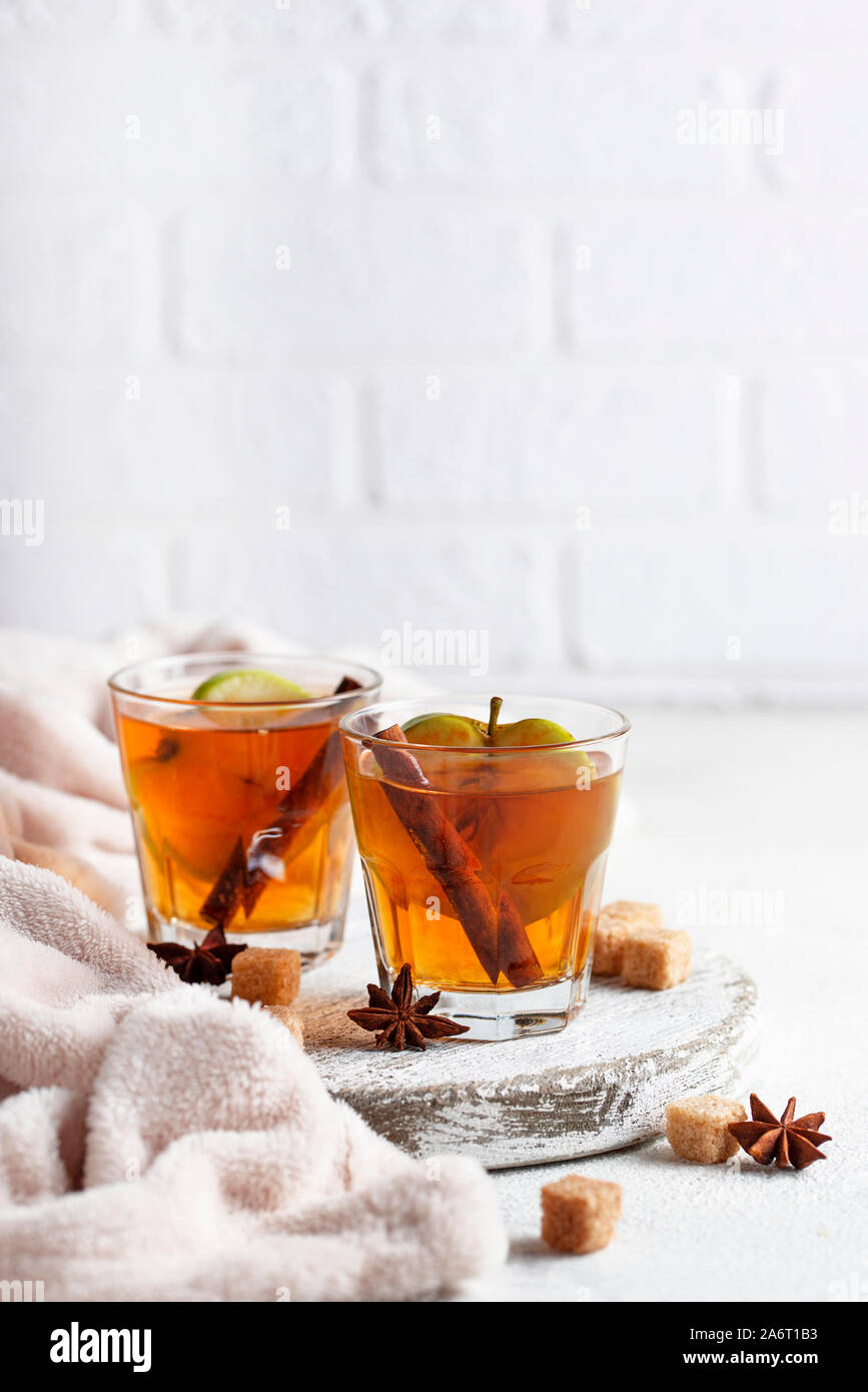 Spicy apple cider, autumn drink Stock Photo - Alamy