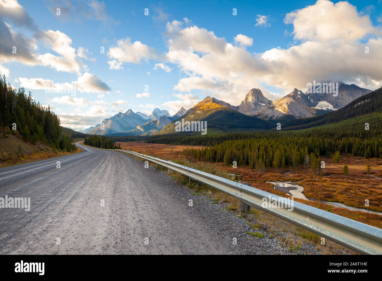 Road canmore alberta canada hi-res stock photography and images - Alamy
