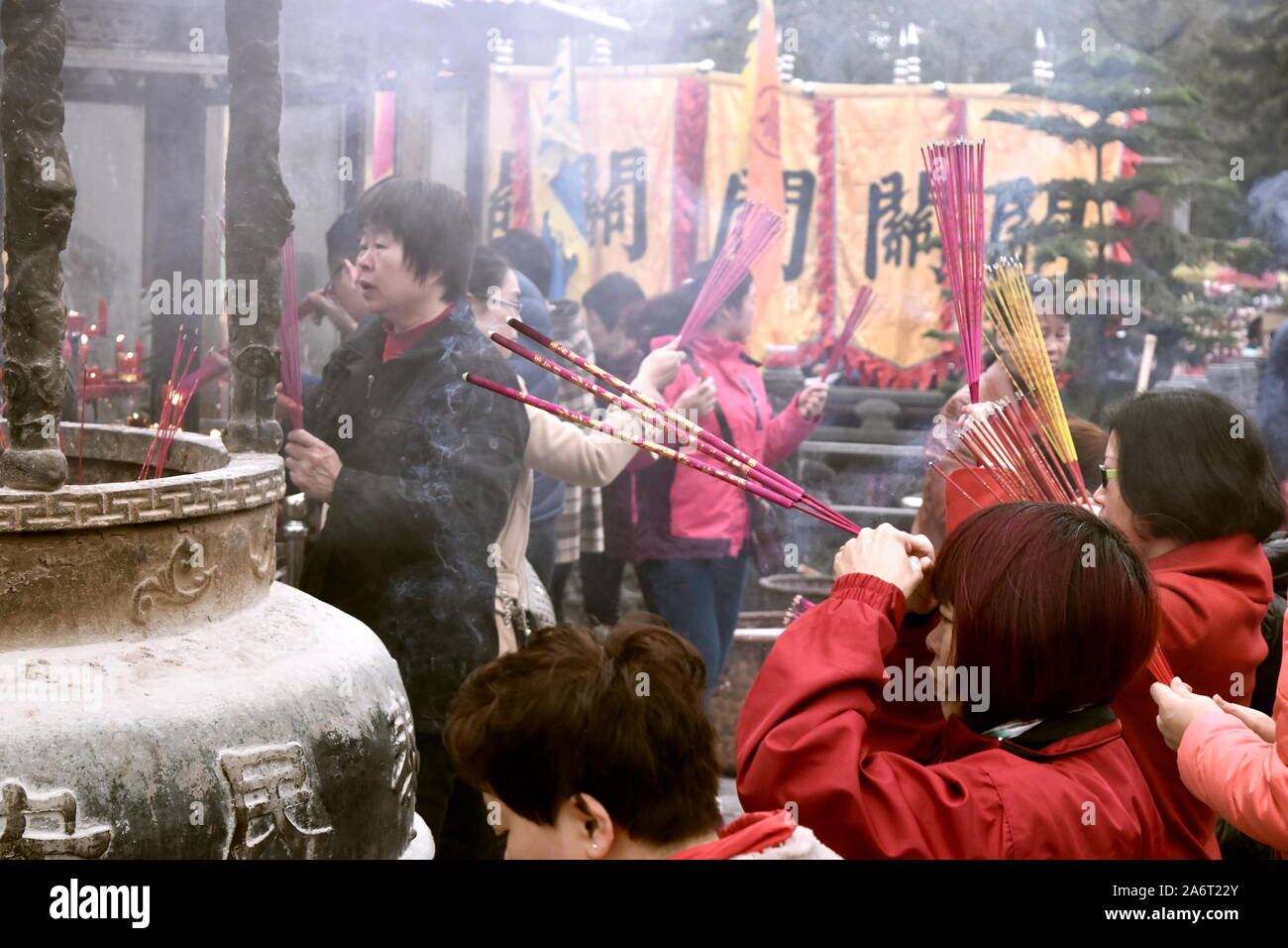 Ancestor worship china hi-res stock photography and images - Alamy