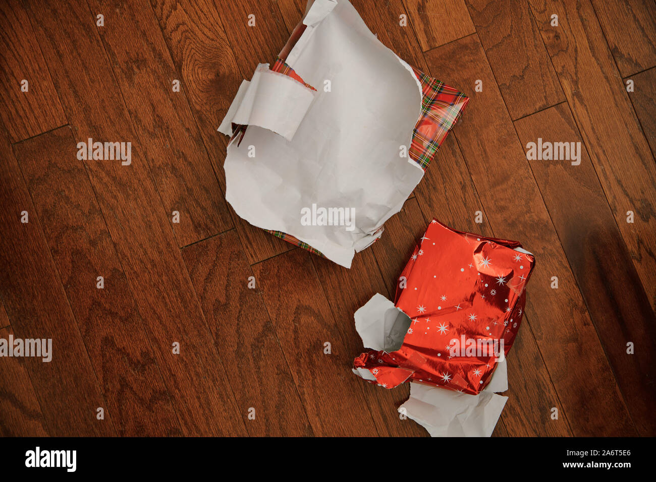 Crumbled wrapping paper hi-res stock photography and images - Alamy
