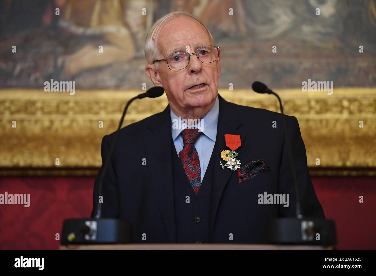 Veteran Geoffrey Pidgeon, the 6000th recipient of the Legion d'honneur ...
