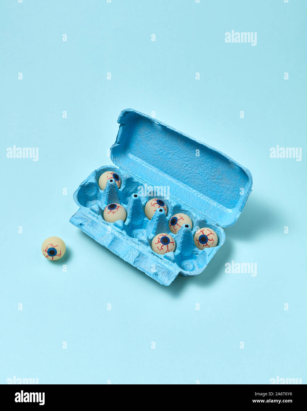 Eyeballs in tray hi-res stock photography and images - Alamy