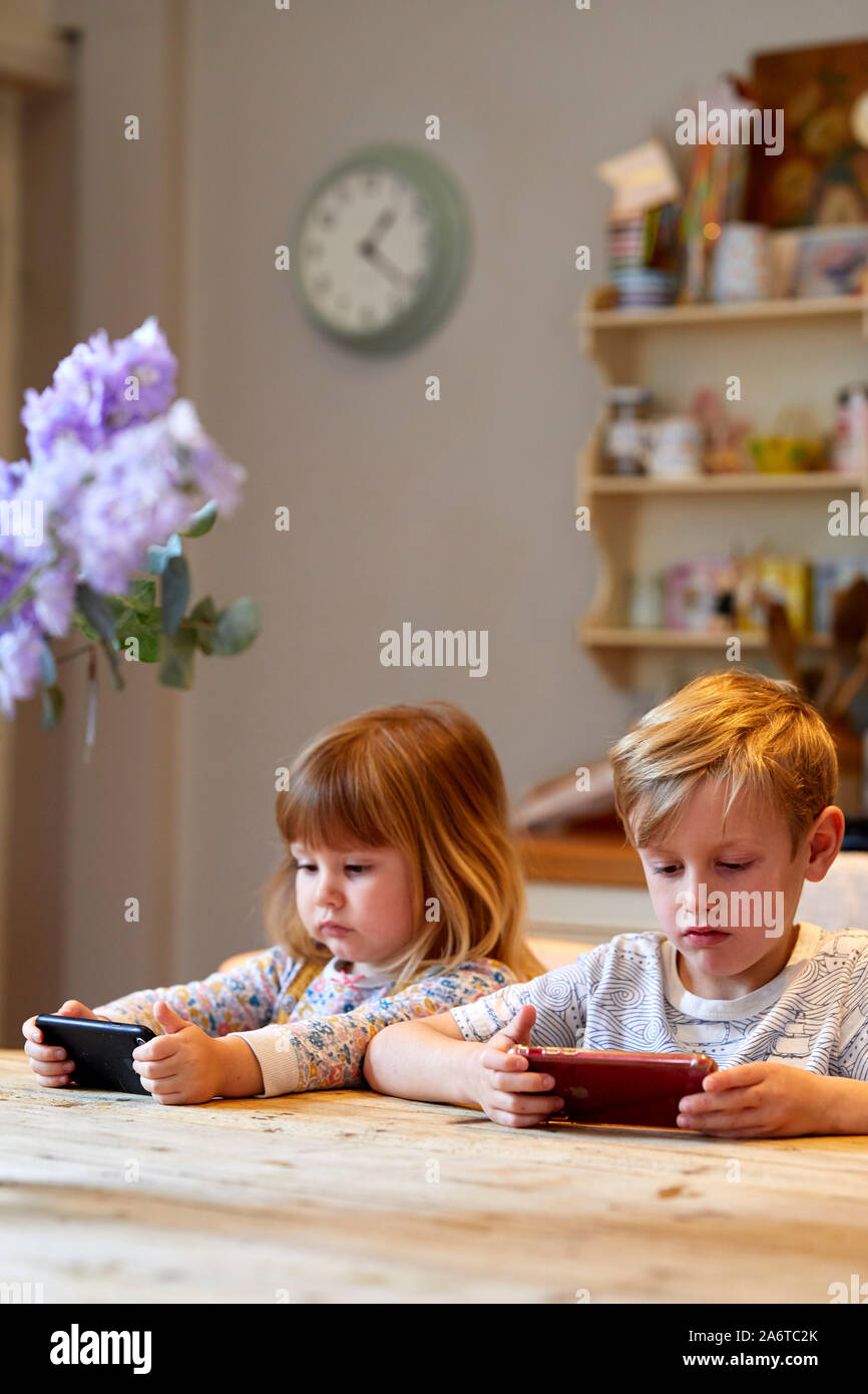 Children playing on devices Stock Photo - Alamy