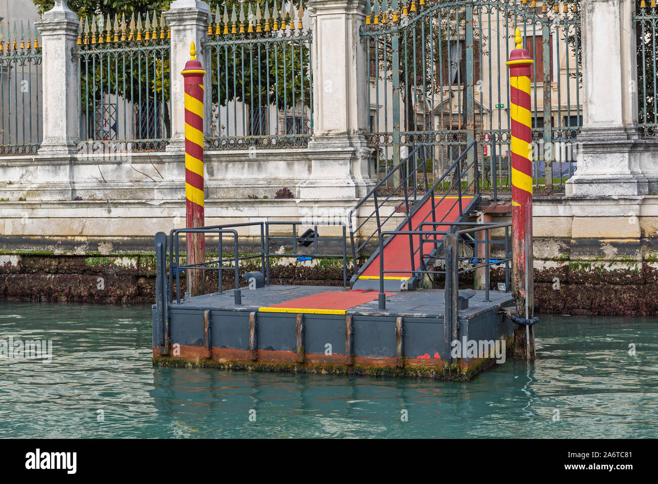 Floating Pontoon Dock at Grand Canal in Venice Stock Photo - Alamy