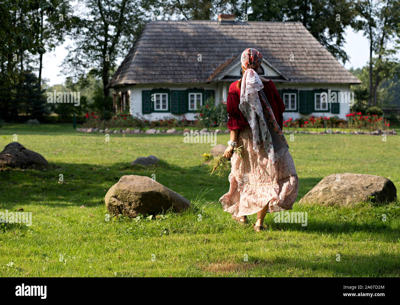 Old woman country cottage hi-res stock photography and images - Alamy