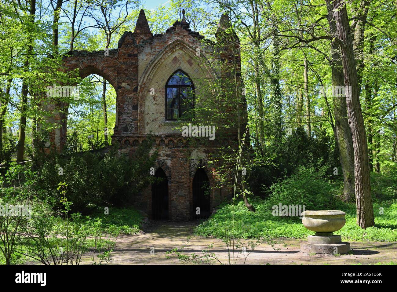 Unique Polish ruins of a medieval estate, Arkadia Park Romantyczny ...