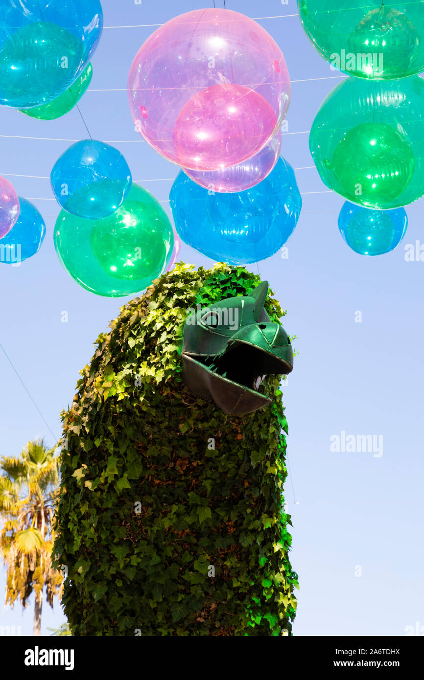 Dinosaur topiary sculpture, Third Street Promenade, Santa Monica, Los ...