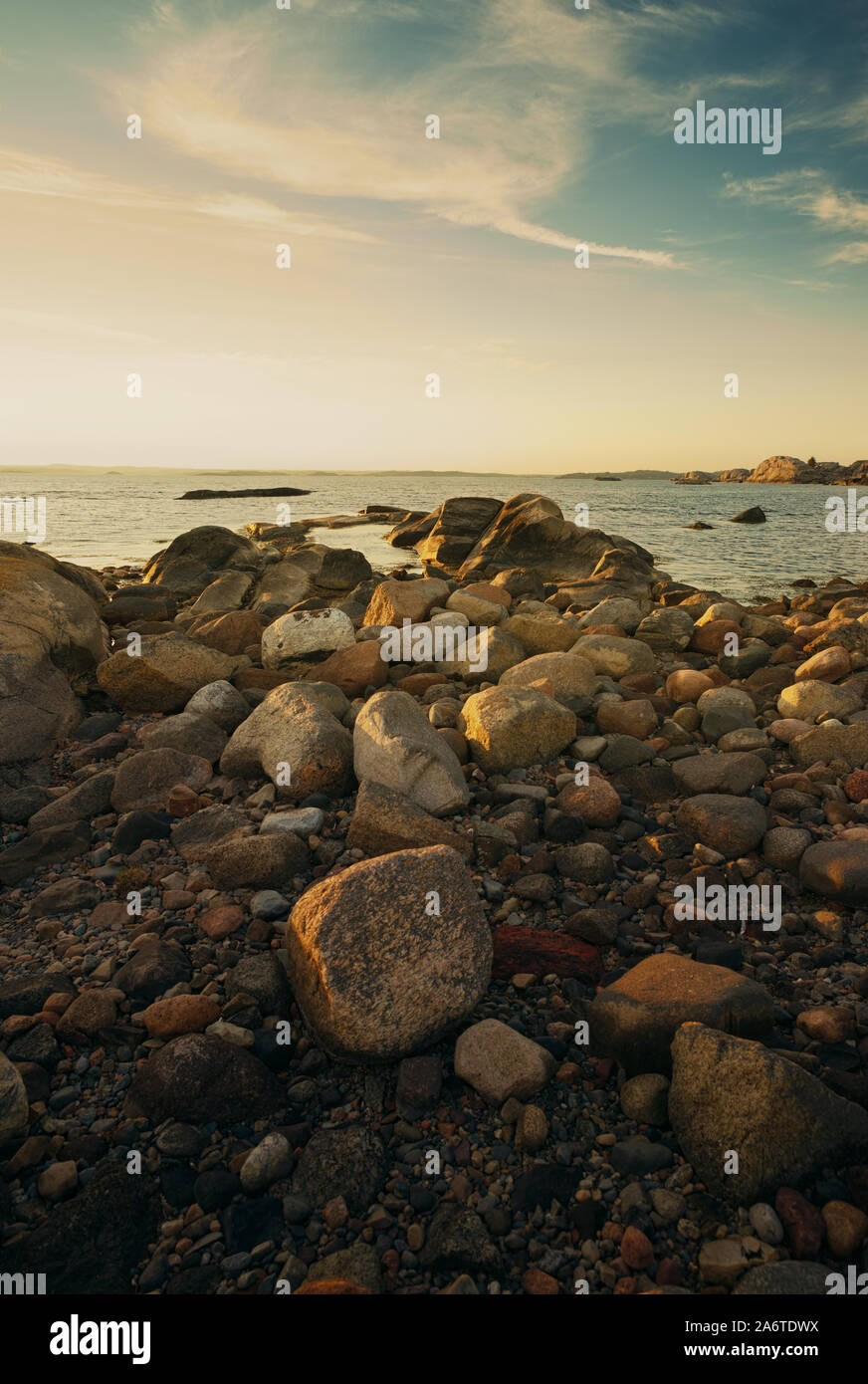 Seascape rocky shore hi-res stock photography and images - Alamy