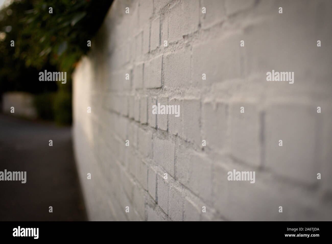 Wall next to road hi-res stock photography and images - Alamy