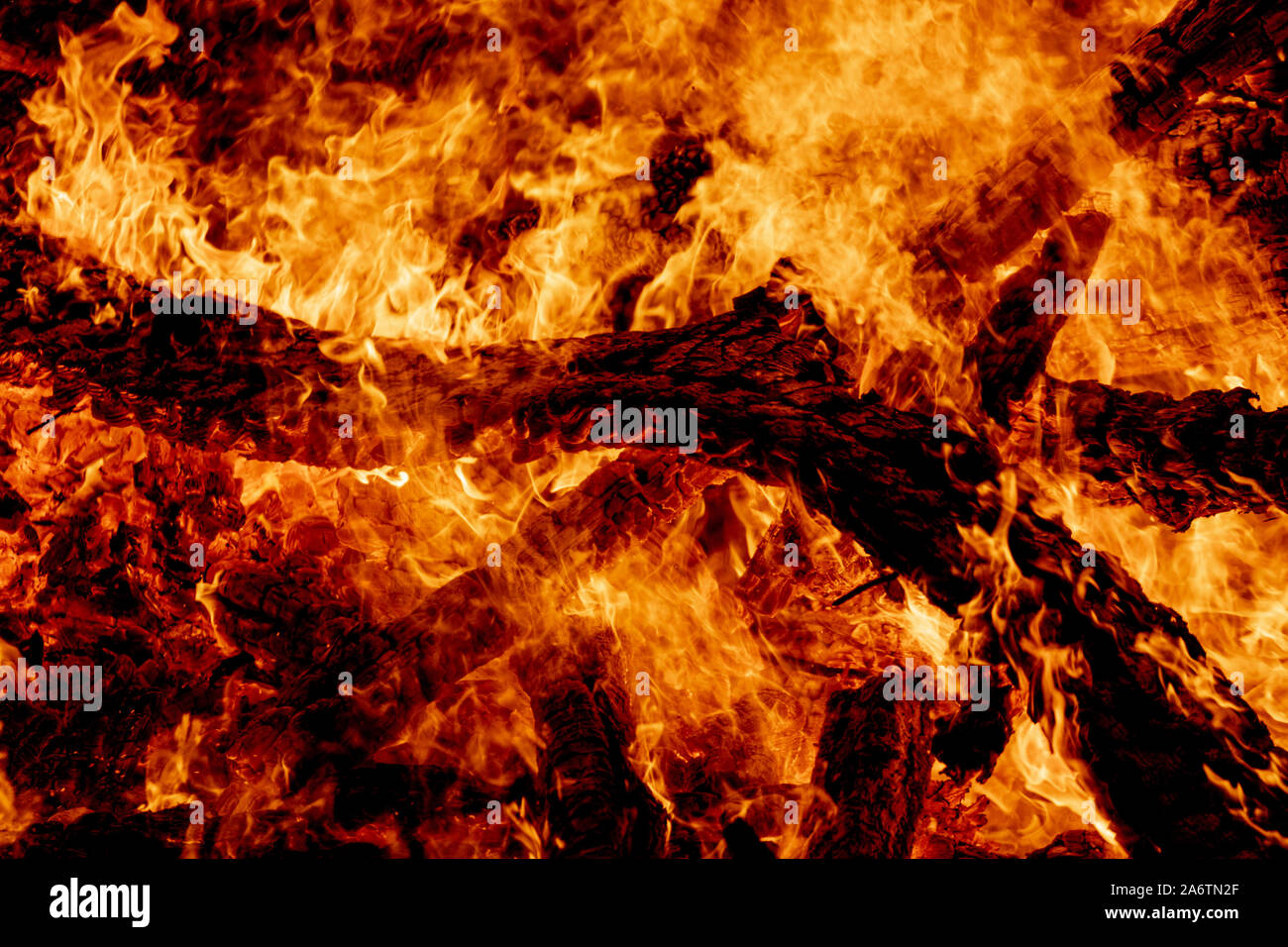 Real fire sparks bonfire burning hi-res stock photography and images ...