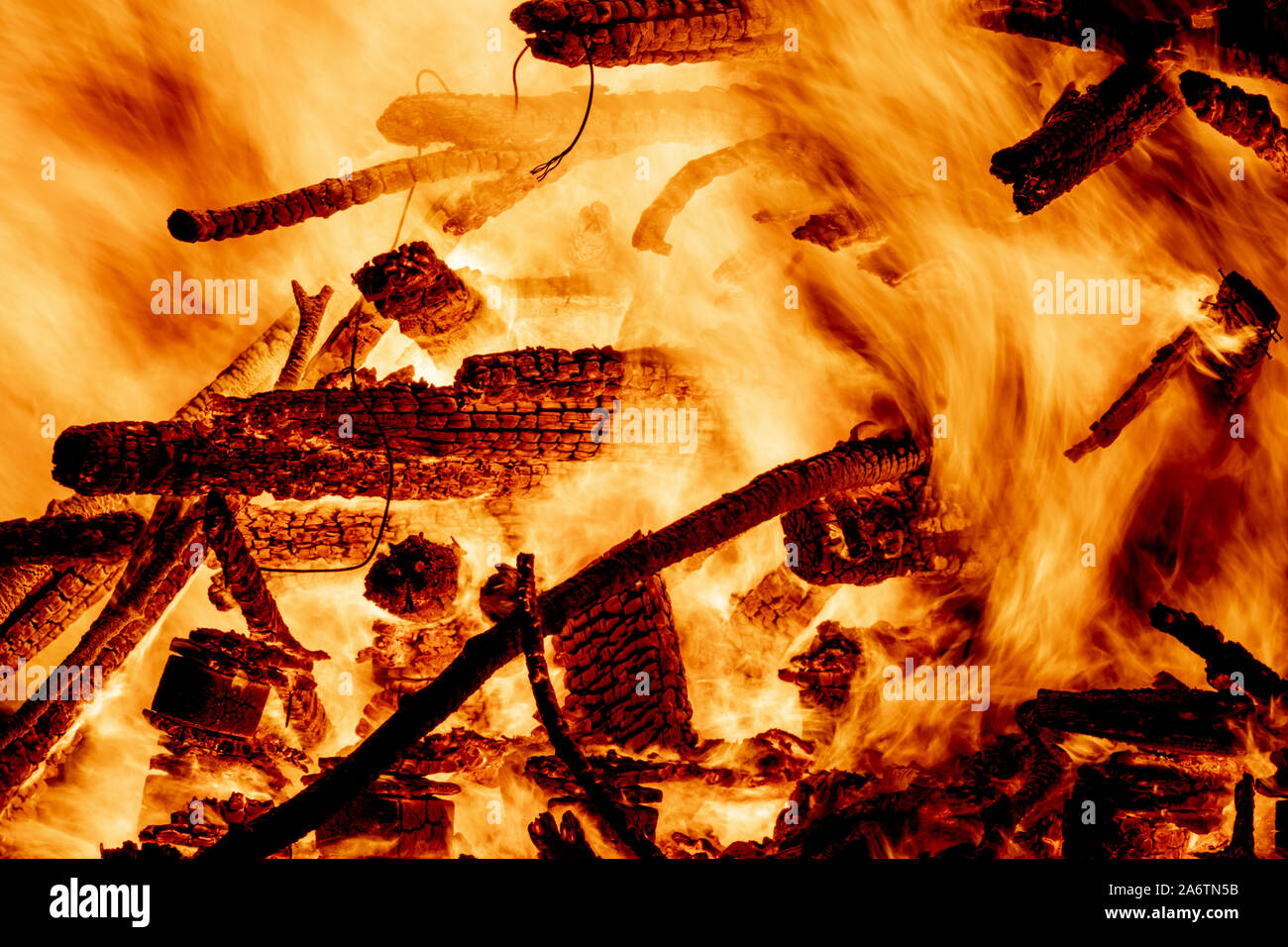 Real fire sparks bonfire burning hi-res stock photography and images ...